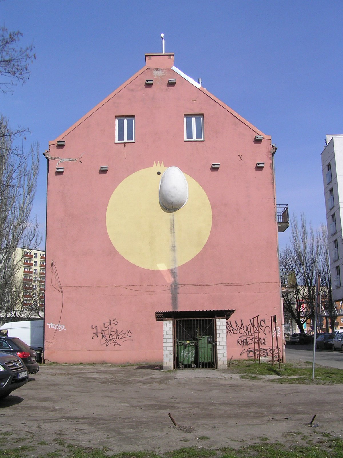 Mural "Jajo" - Męcińska 42 - Sztuka - Twoja Praga