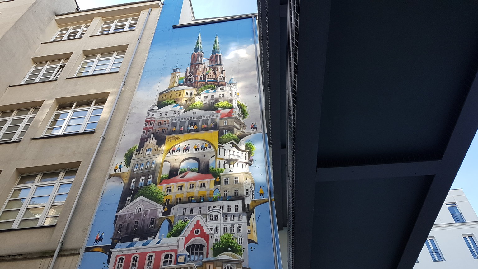 Praga unosząca się w powietrzu - znakomity mural na Jagiellońskiej ...